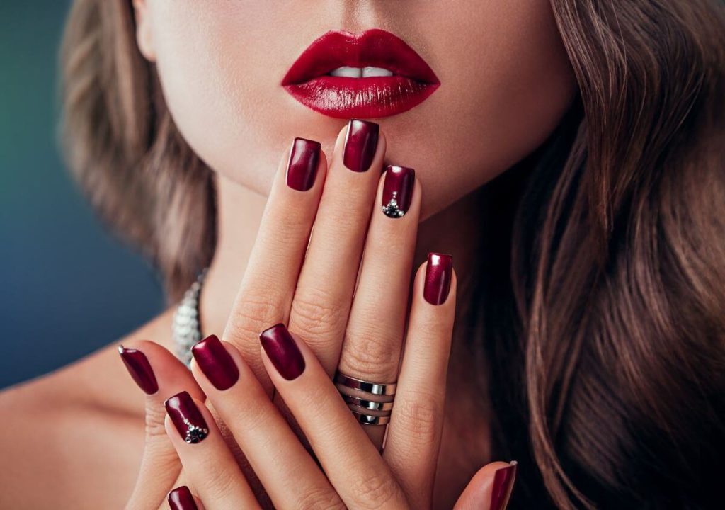 Hand & Feet | Deluxe Manicure - Seven Chakras Boutique Spa